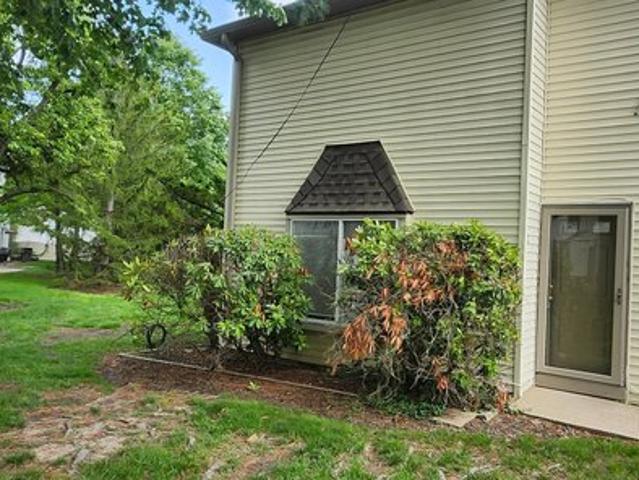 82 Chatham Ct, East Windsor, NJ 08520