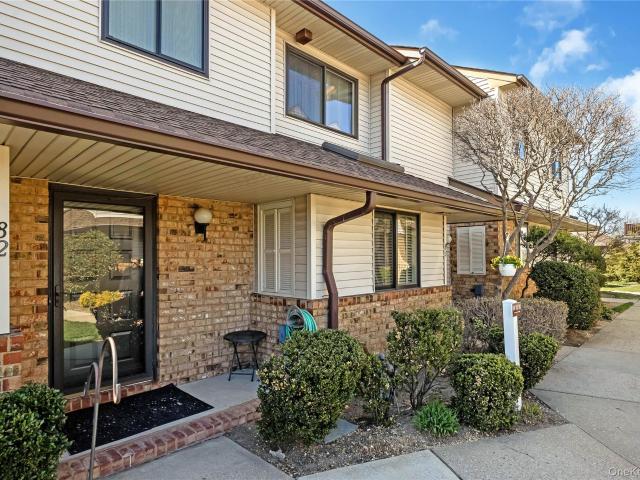 82 Cottonwood Ct, Unit 82, Wantagh, NY 11793 | MLS #982230 | Compass