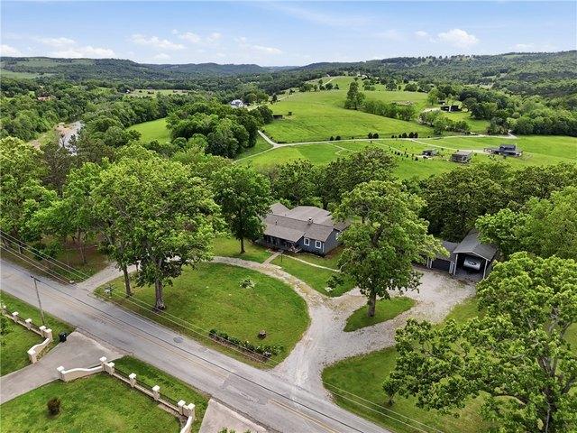 82 County Road 327, Berryville, AR 72616