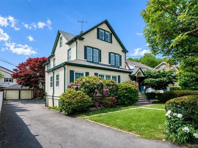 82 Clove Rd, New Rochelle, NY 10801