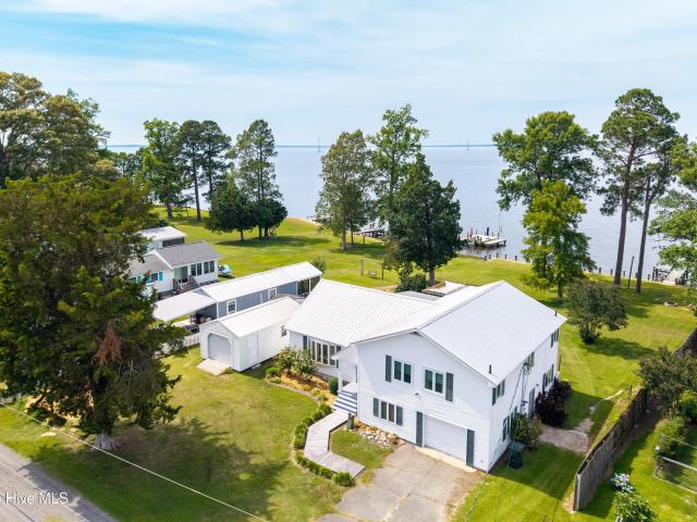 82 Cypress Shores Road W