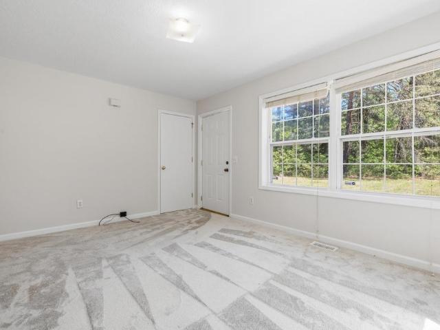 82 Davis Ln
