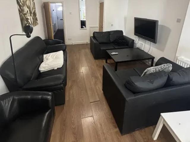 82 Dawlish Road, London, E10 6QD, United Kingdom | 5 bed apartment for rent #158855846 | Rentberry