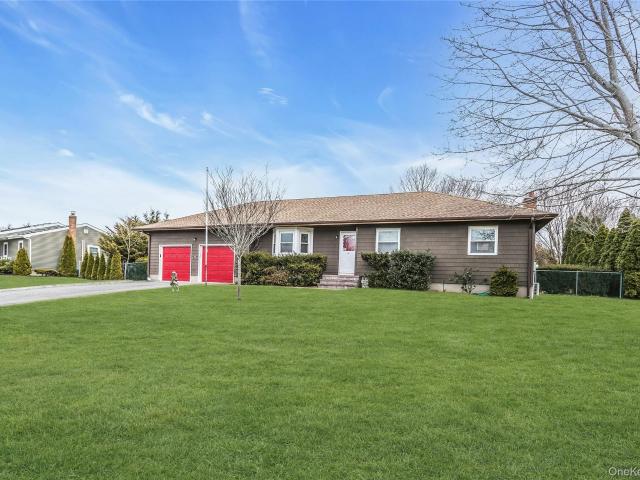 82 Donna Dr, Baiting Hollow, NY 11933 | MLS #977516 | Compass