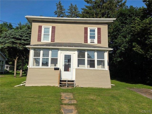 82 Garrow St, Auburn, NY 13021