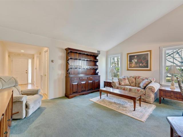 82 Glen Dr, Ridge, NY 11961 | MLS #981401