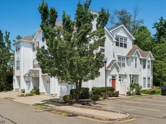 82 Hancock Dr
