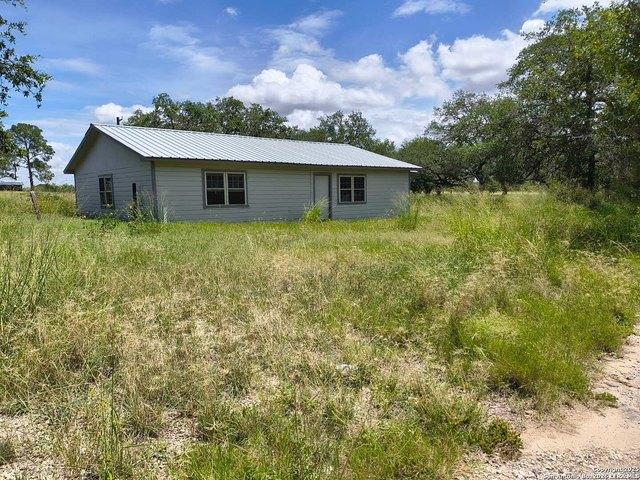 82 Lance Ln, Poteet, TX 78065