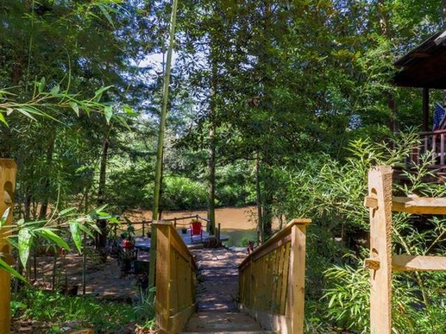 82 Landing Rd, Hattiesburg, MS 39401