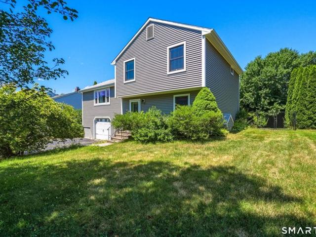 82 Lake Garda Dr, Farmington, CT 06085