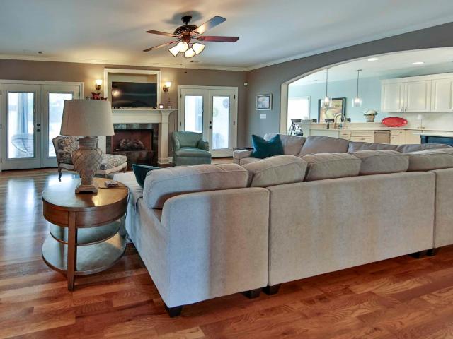 82 lakepointe cv
