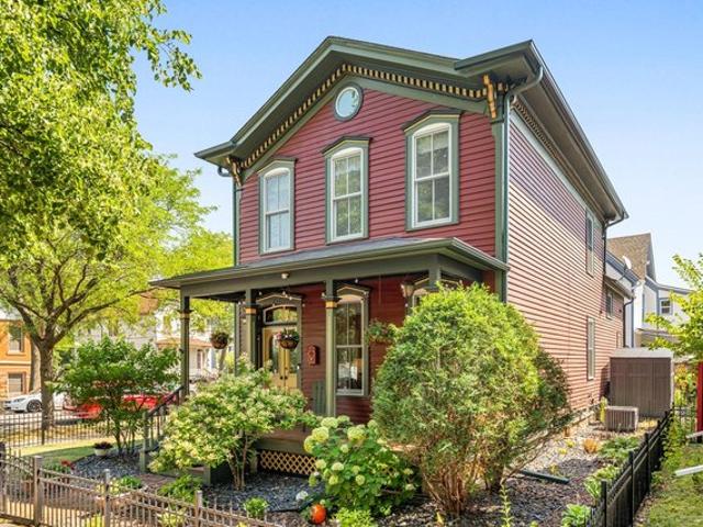 82 Leech St, Saint Paul, MN 55102