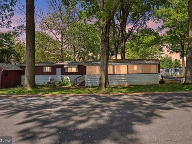 82 Malibu Blvd, Carlisle, PA 17015