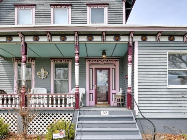 82 Newton Ave
