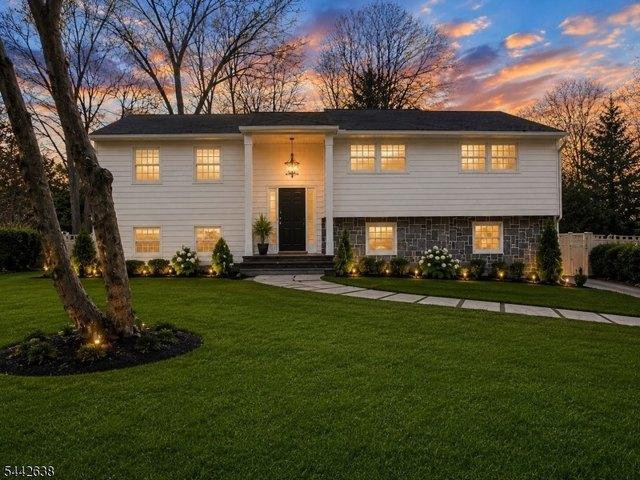 82 Palmer Dr, Livingston, NJ 07039