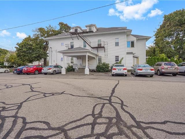 82 Pond Street