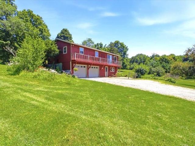 82 Puddingstone Rd, Pownal, VT 05261