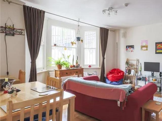 82 Rossiter Road, London, SW12 9QS, United Kingdom | 1 bed apartment for rent #128465306 | Rentberry