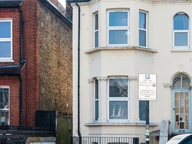 82 Rossiter Road, London, SW12 9RS, United Kingdom | 1 bed apartment for rent #167485988 | Rentberry