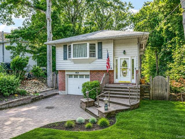 82 Sheppard Ln, Nesconset, NY 11767