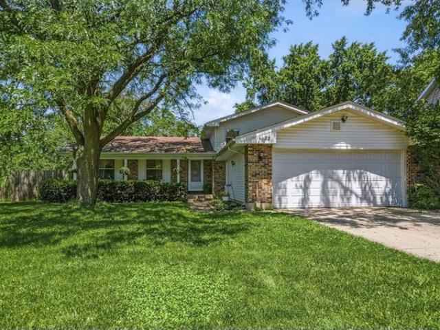82 Sherbon Ln, Crystal Lake, IL 60014