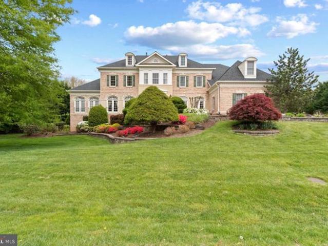 8304 Fox Haven Dr, McLean, VA 22102