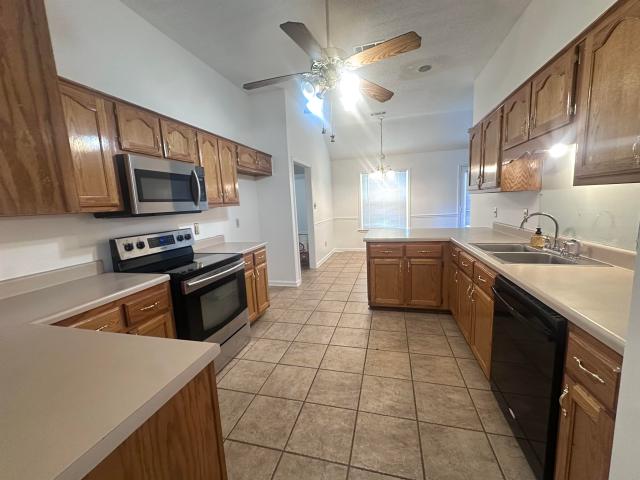 8305 crimson creek dr