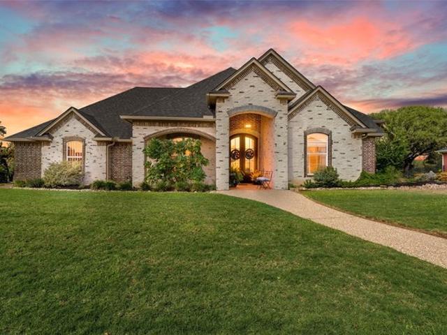 8305 Jonquil Dr, Waco, TX 76708