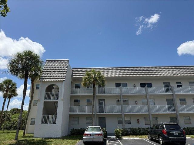 8305 Sunrise Lakes Blvd Apt 201, Sunrise, FL 33322