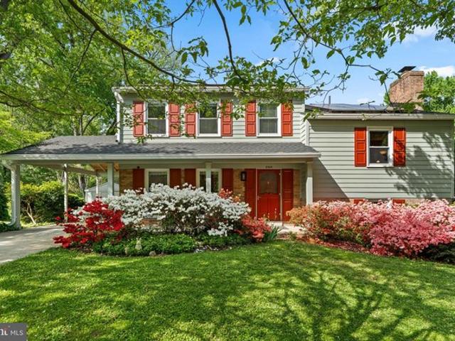 8306 Briar Creek Dr, Annandale, VA 22003