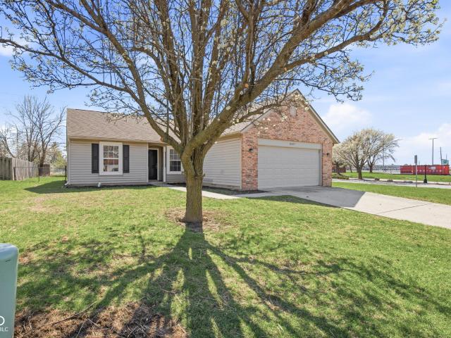 8307 Crestview Cir, Avon, IN 46123 | MLS #22083 | Compass