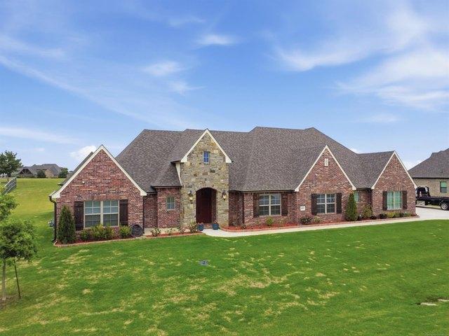 8307 E 107th St N, Owasso, OK 74055