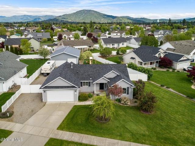 8308 N Vantage Dr, Hayden, ID 83835