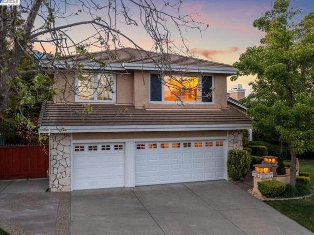 8309 Creekside Dr, Dublin, CA 94568