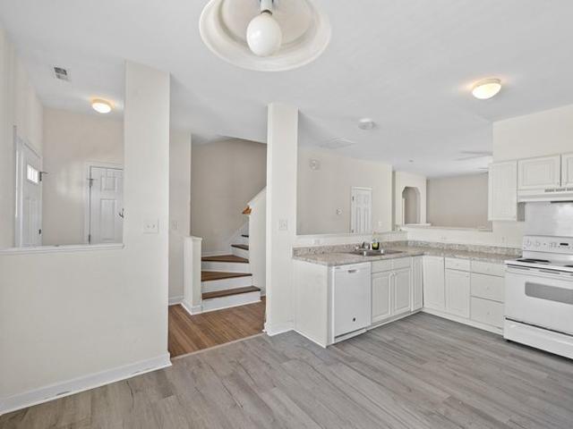 8309 Glenwood Springs Ct, Raleigh, NC 27616