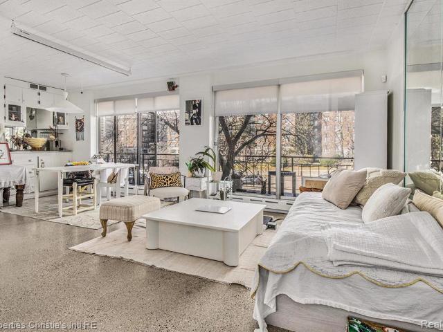 8300 E jefferson Avenue # 203