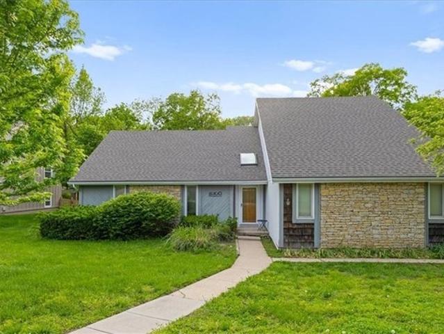 8300 Grant Ave, Overland Park, KS 66212