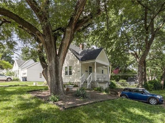 8300 Ward Parkway Plz, Kansas City, MO 64114