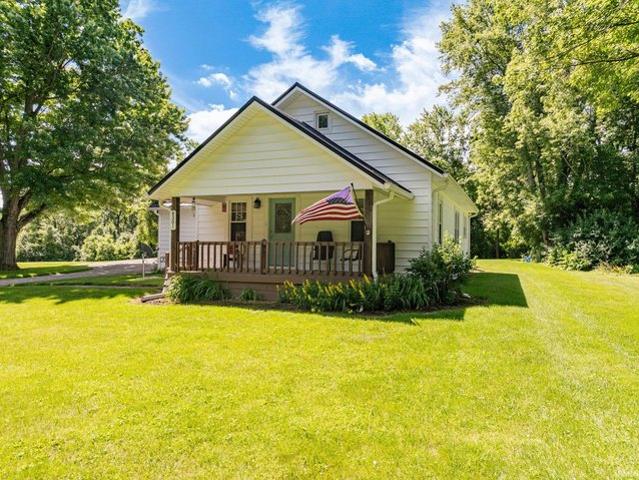 8301 W River Rd, Yorktown, IN 47396