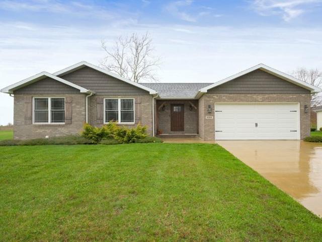 8302 W Ashford Ln, Muncie, IN 47304