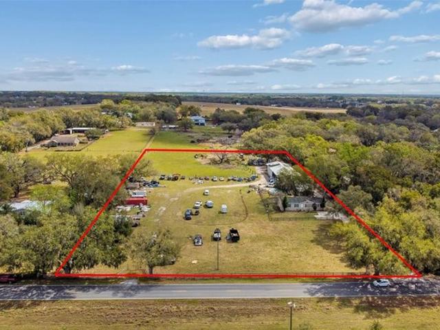 8302 Wire Rd, Zephyrhills, FL 33540