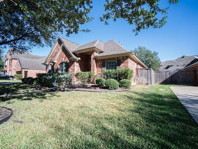 8303 Crescent Knolls Drive