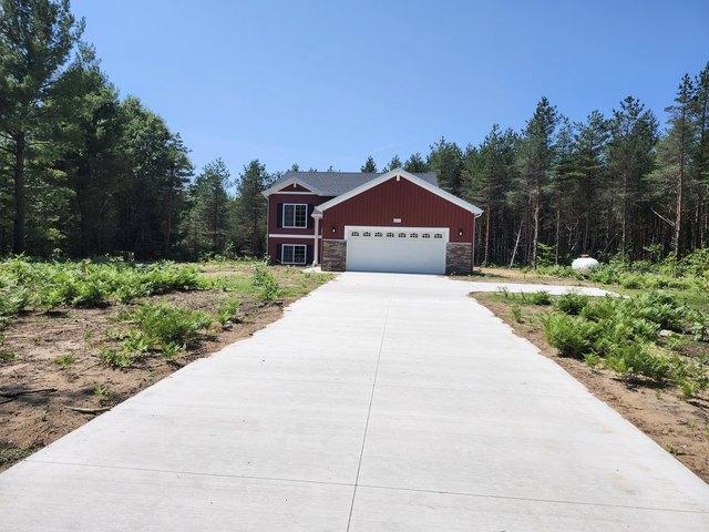 8303 S Carlton Creek Ln, Rothbury, MI 49452