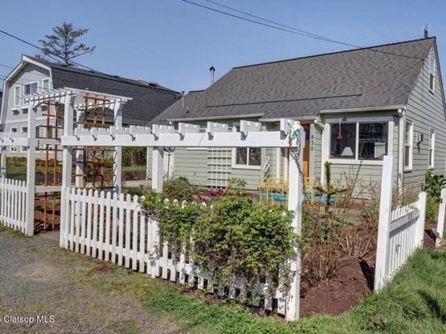 830 17th Ave, Seaside, OR 97138