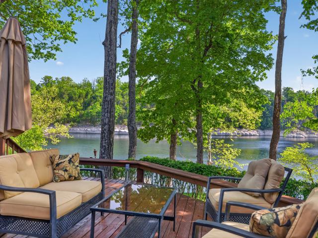 830 Chimney Rock