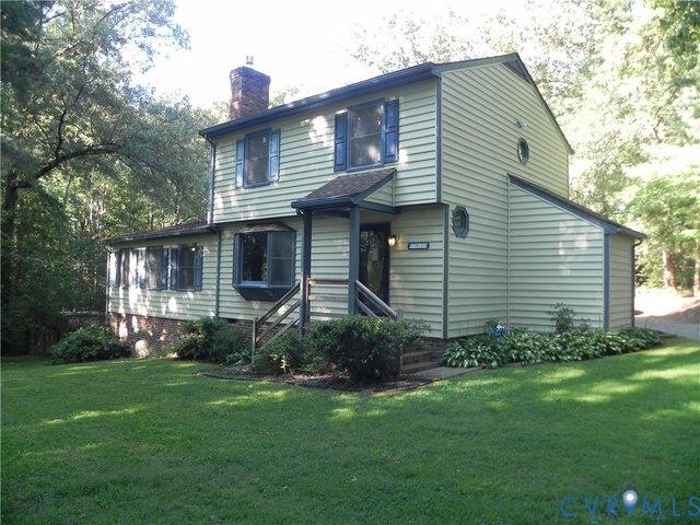 830 Grapevine Rd, Sandston, VA 23150