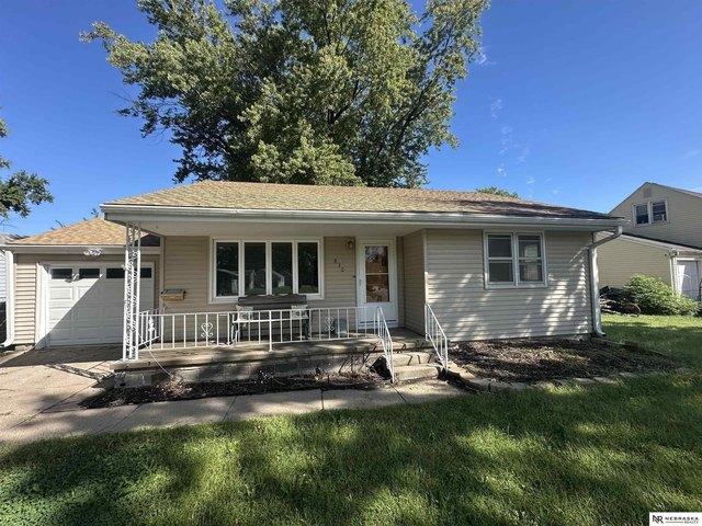 830 E 21st St, Fremont, NE 68025