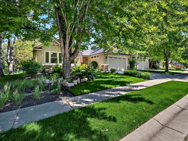 830 E Thunderbird Court