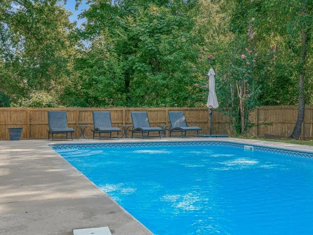 830 E Lakeshore Cove