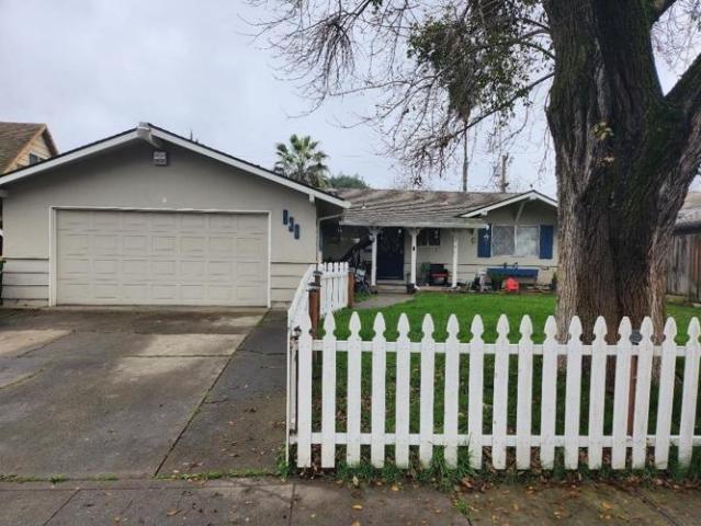 830 E Robinhood Dr, Stockton, CA 95207